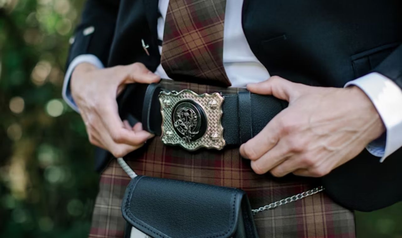How to Wear a Kilt Belt | Placement, Buckles, and Etiquette - Scottish ...